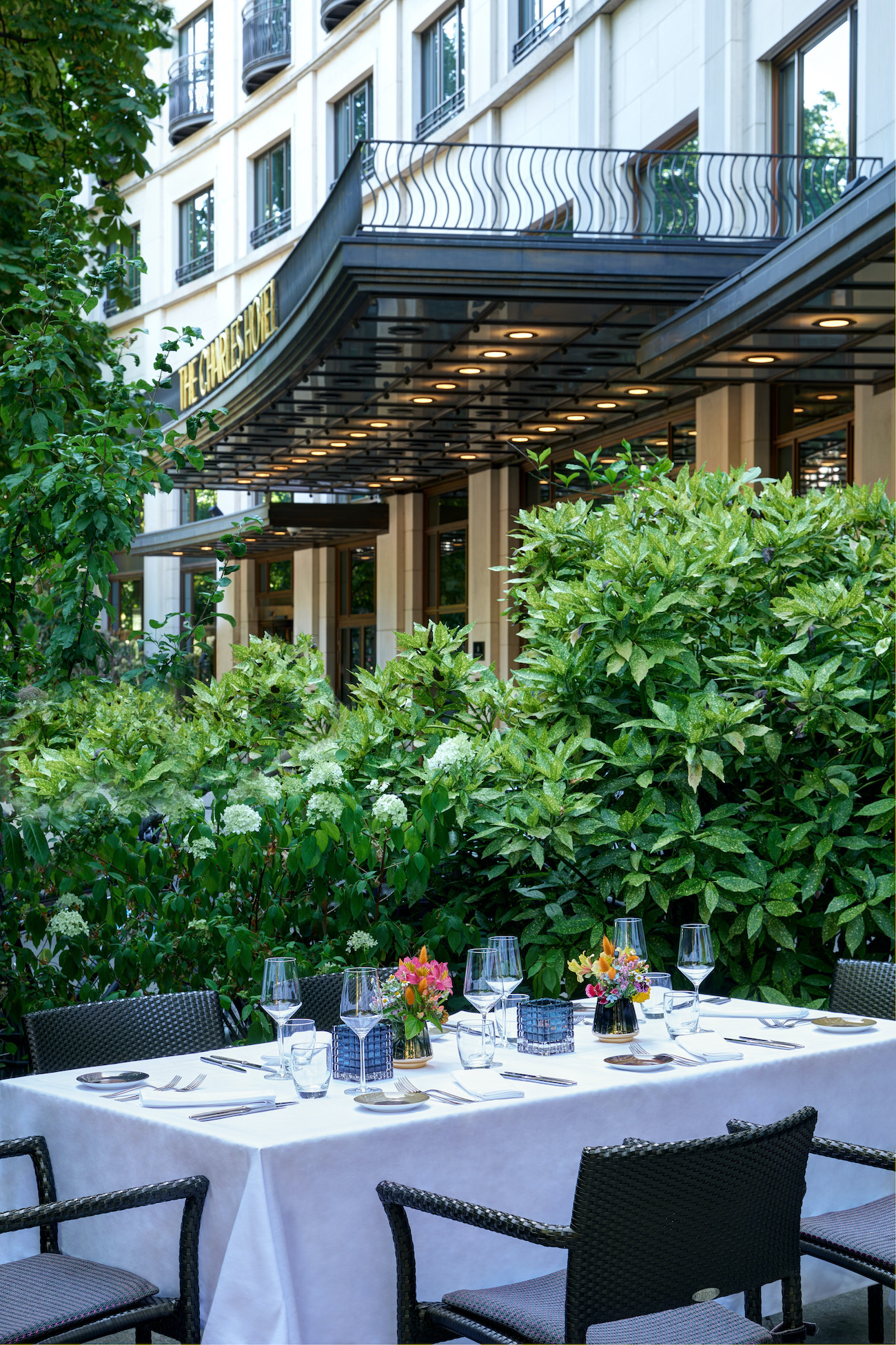 Hideaway im Grünen: die Terrasse vom The Charles Hotel in München